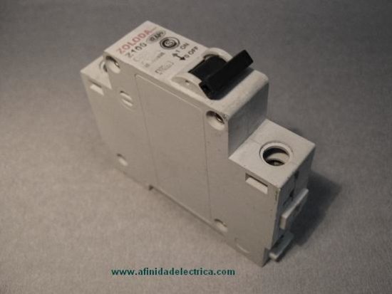 Disección de un interruptor termomagnético – Afinidad Eléctrica