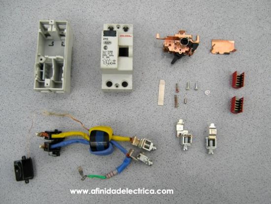Disección de un disyuntor diferencial – Afinidad Eléctrica