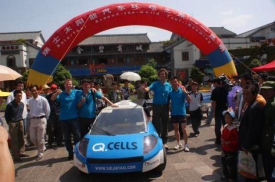 Un taxi solar recorre el mundo contra el calentamiento global ...