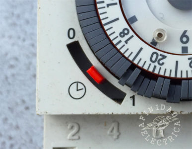 ¿Cómo se instala un reloj temporizador? – Afinidad Eléctrica